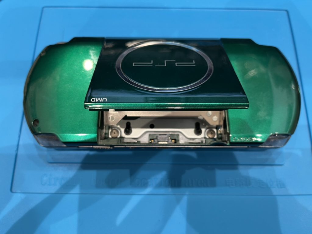 PSP-3000のUMDドライブ交換を行いました！【ゲーム修理工房 熊本ゆめタウン光の森店】 | ゲーム修理工房