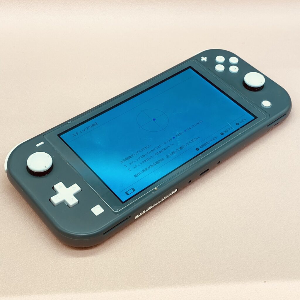 Switch Lite（スイッチライト） 左側のジョイコンスティックが左右に操作できなくなってしまったため、スティック交換を行いました！【ゲーム修理工房高崎OPA店】 | ゲーム修理工房 ...