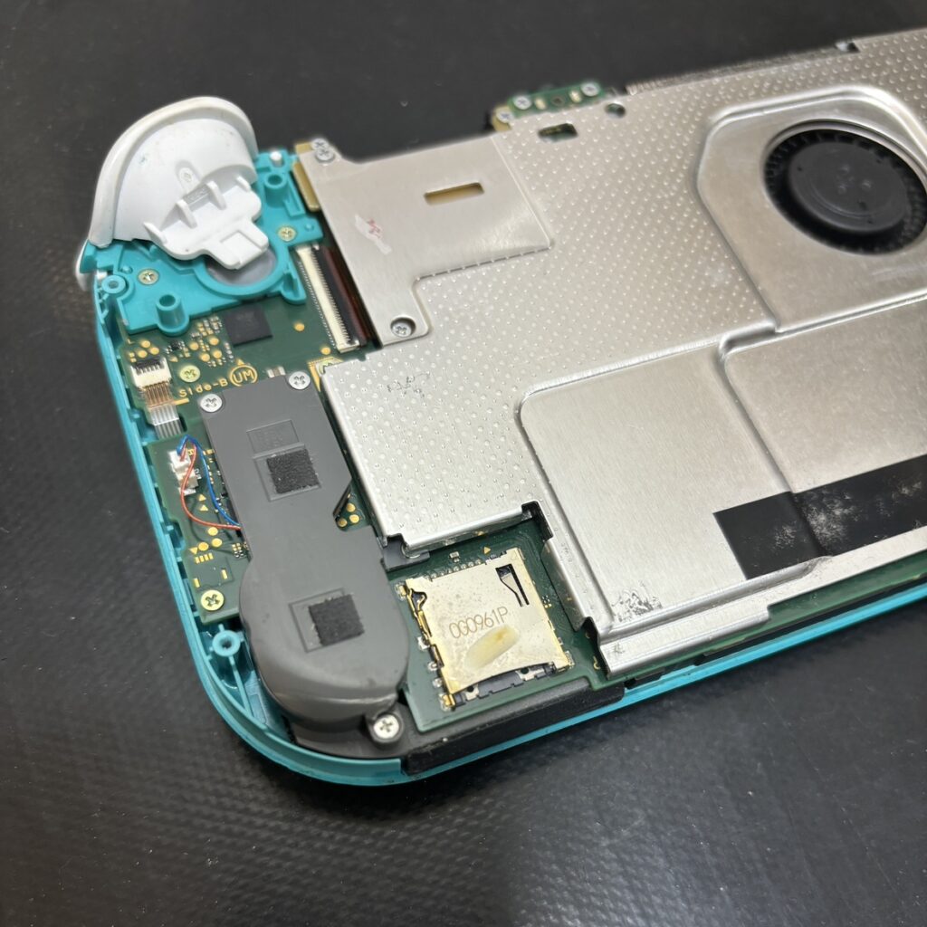 Nintendo Switchlite（ニンテンドースイッチライト）水没修理！お任せください！【ゲーム修理工房 ココリア多摩センター店】 | ゲーム修理工房